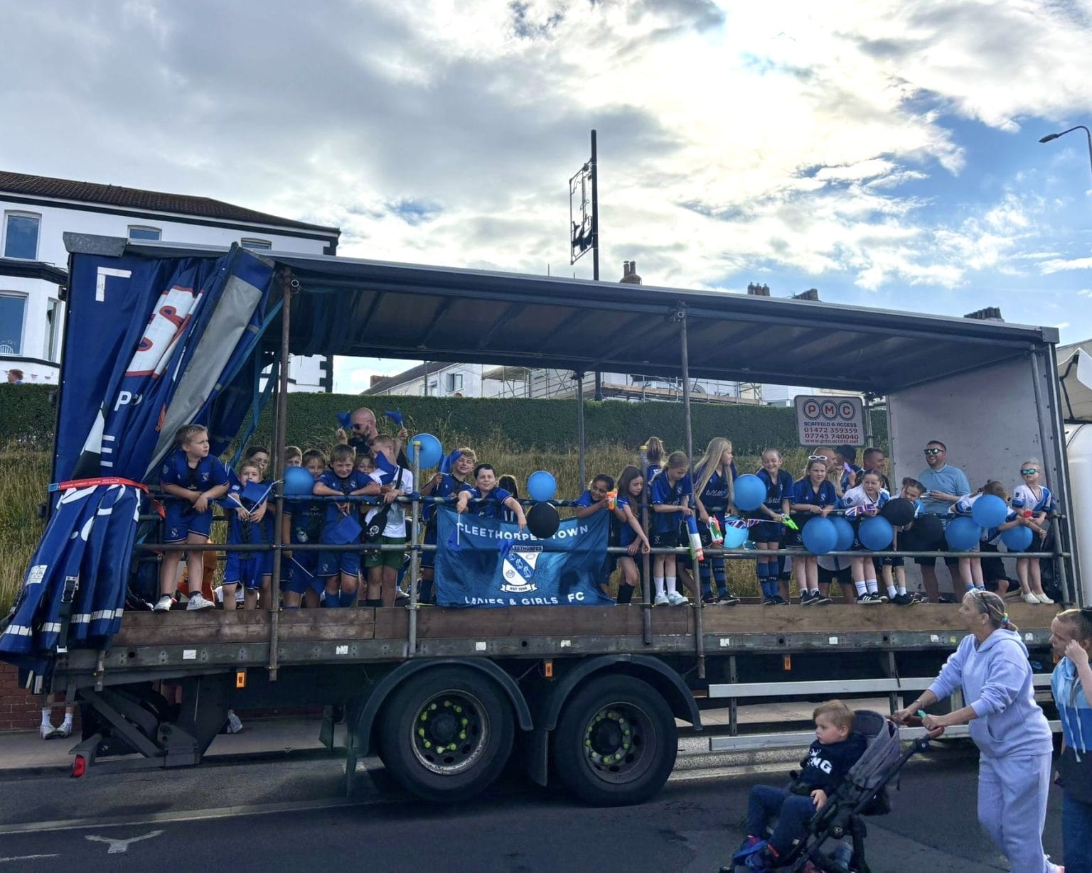 LIVE: Crowds gather as Cleethorpes Carnival kicks-off with over 100 ...